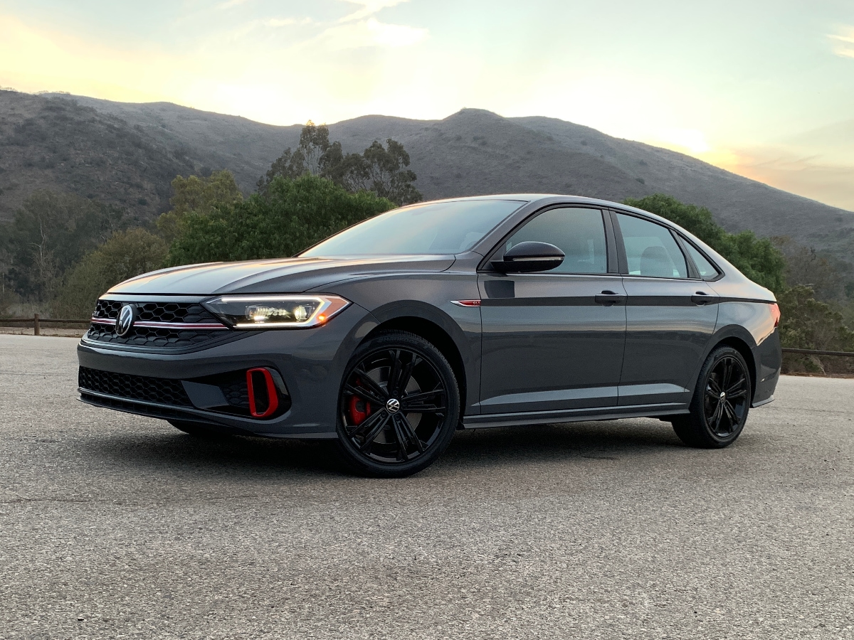 2025 Jetta Se Gray Sophie Mackenzie